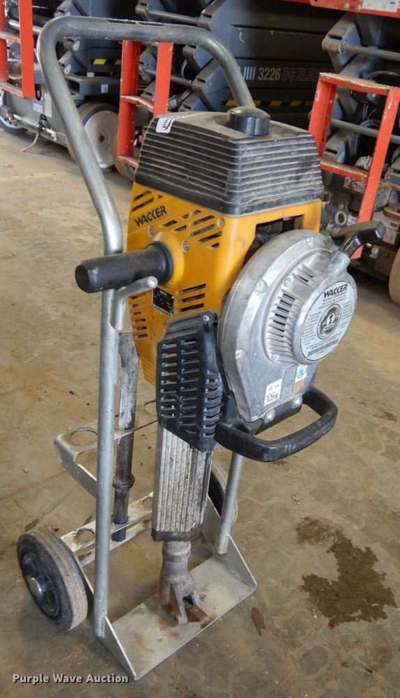 2008 Wacker BH24 jackhammer in Topeka, KS | Item DT9790 sold | Purple Wave