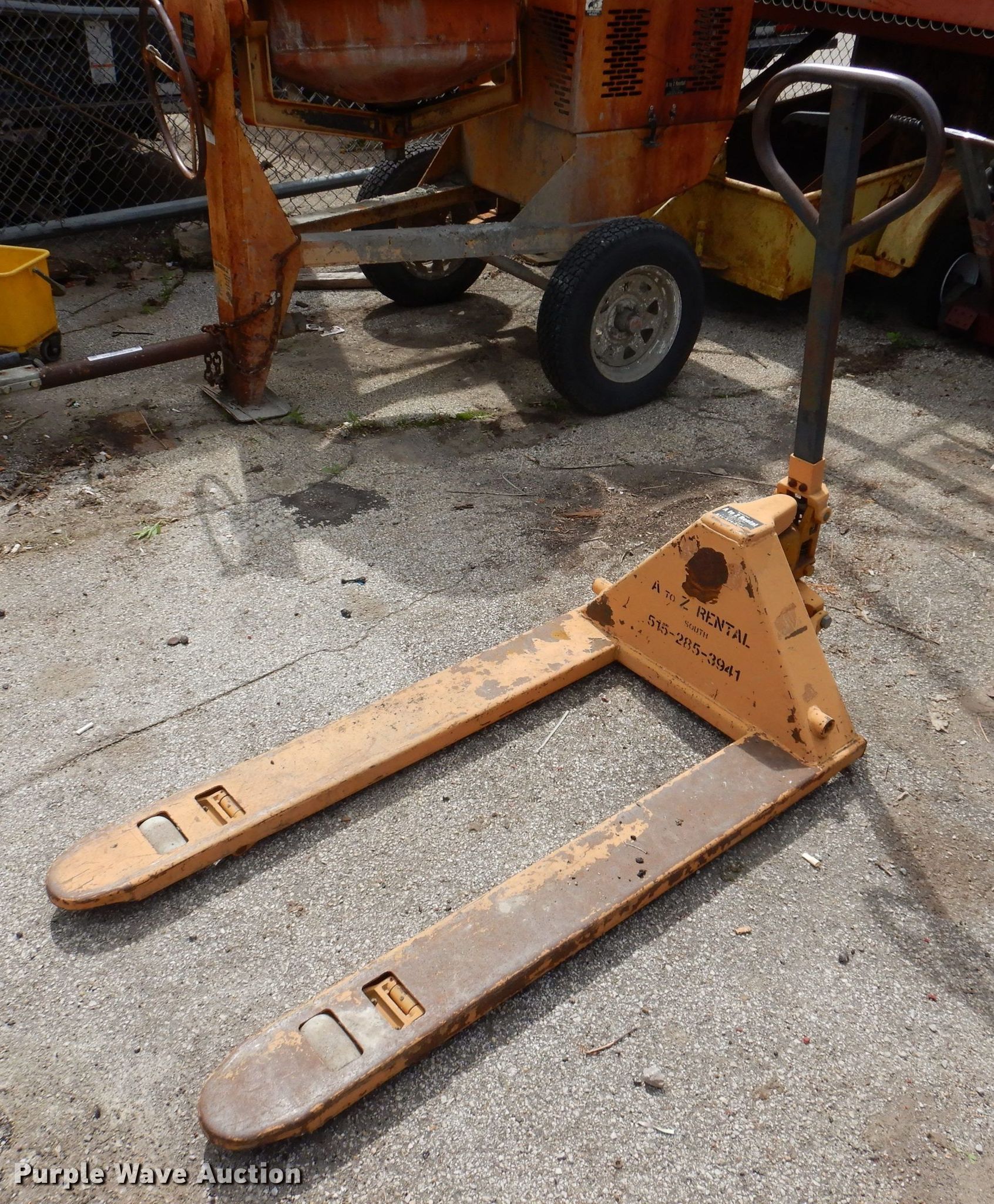 Pallet jack in Windsor Heights, IA | Item JH9846 sold | Purple Wave