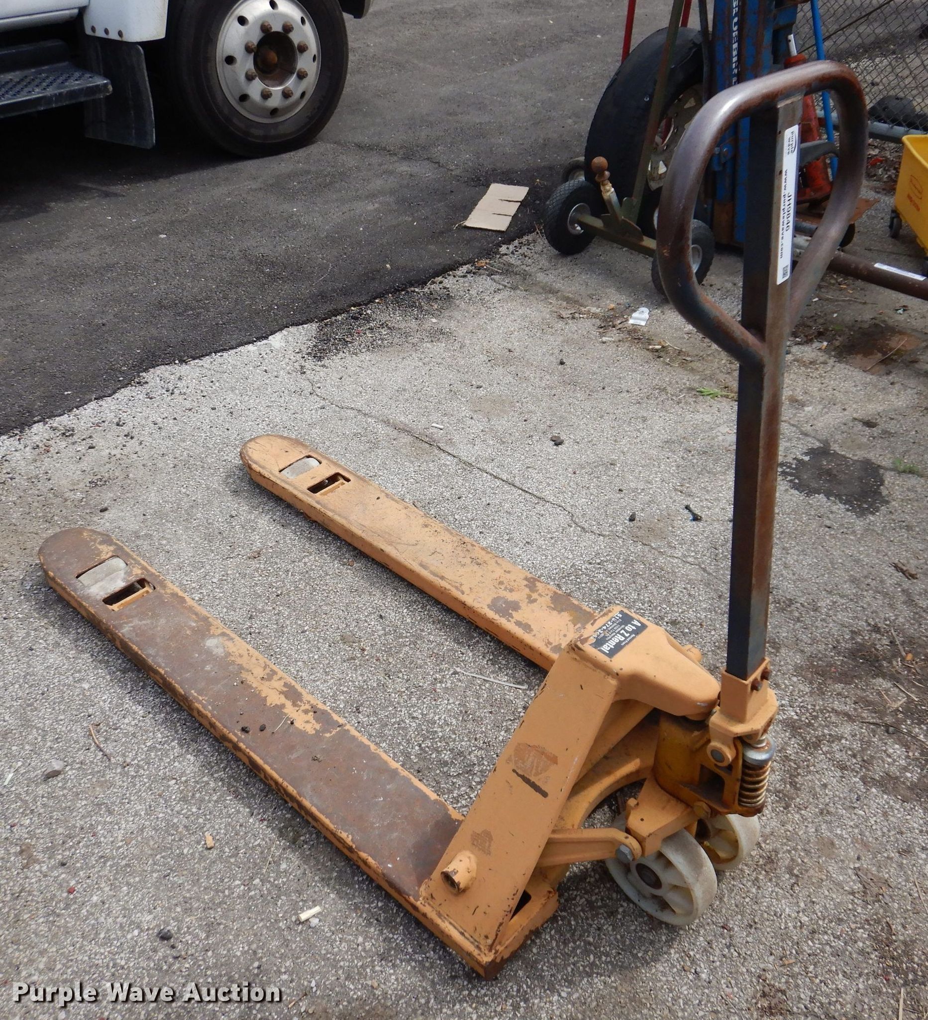 Pallet jack in Windsor Heights, IA | Item JH9846 sold | Purple Wave