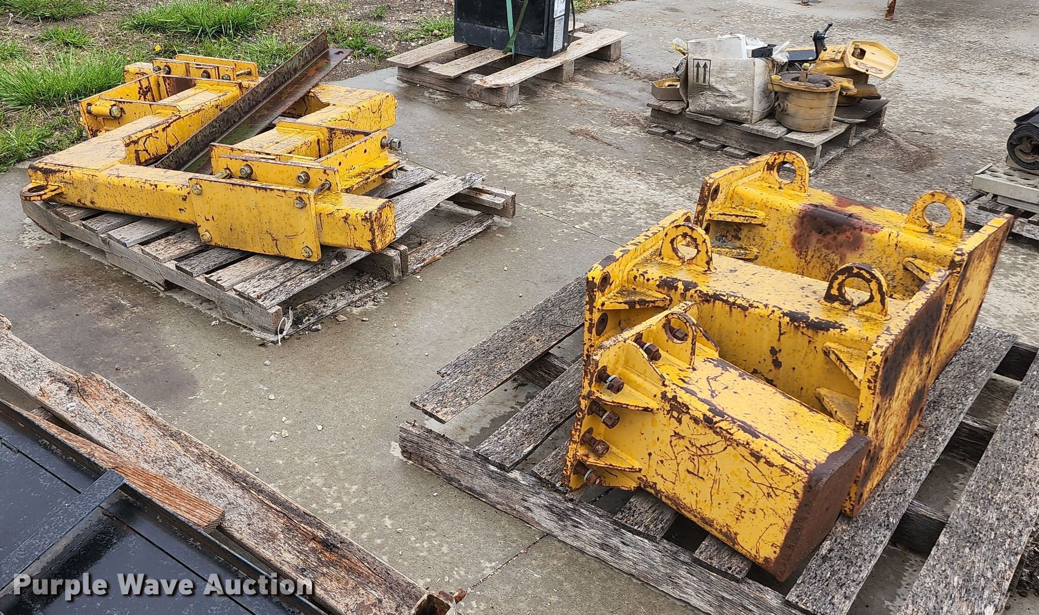 Gomaco paver parts in Pleasant Hill, MO | Item KF9152 sold | Purple Wave