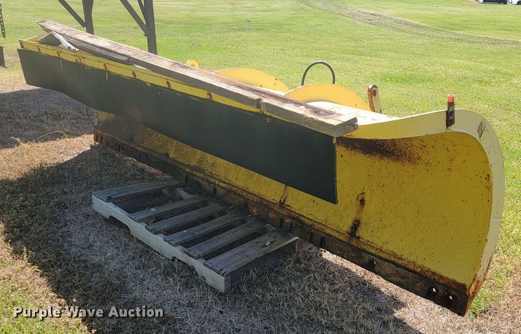 11' W snow plow in Springfield, MO | Item JL9471 sold | Purple Wave