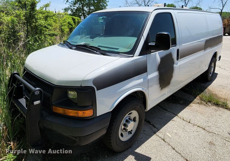 2015 Chevrolet Express 3500 van in Independence, MO | Item KE9962 sold ...
