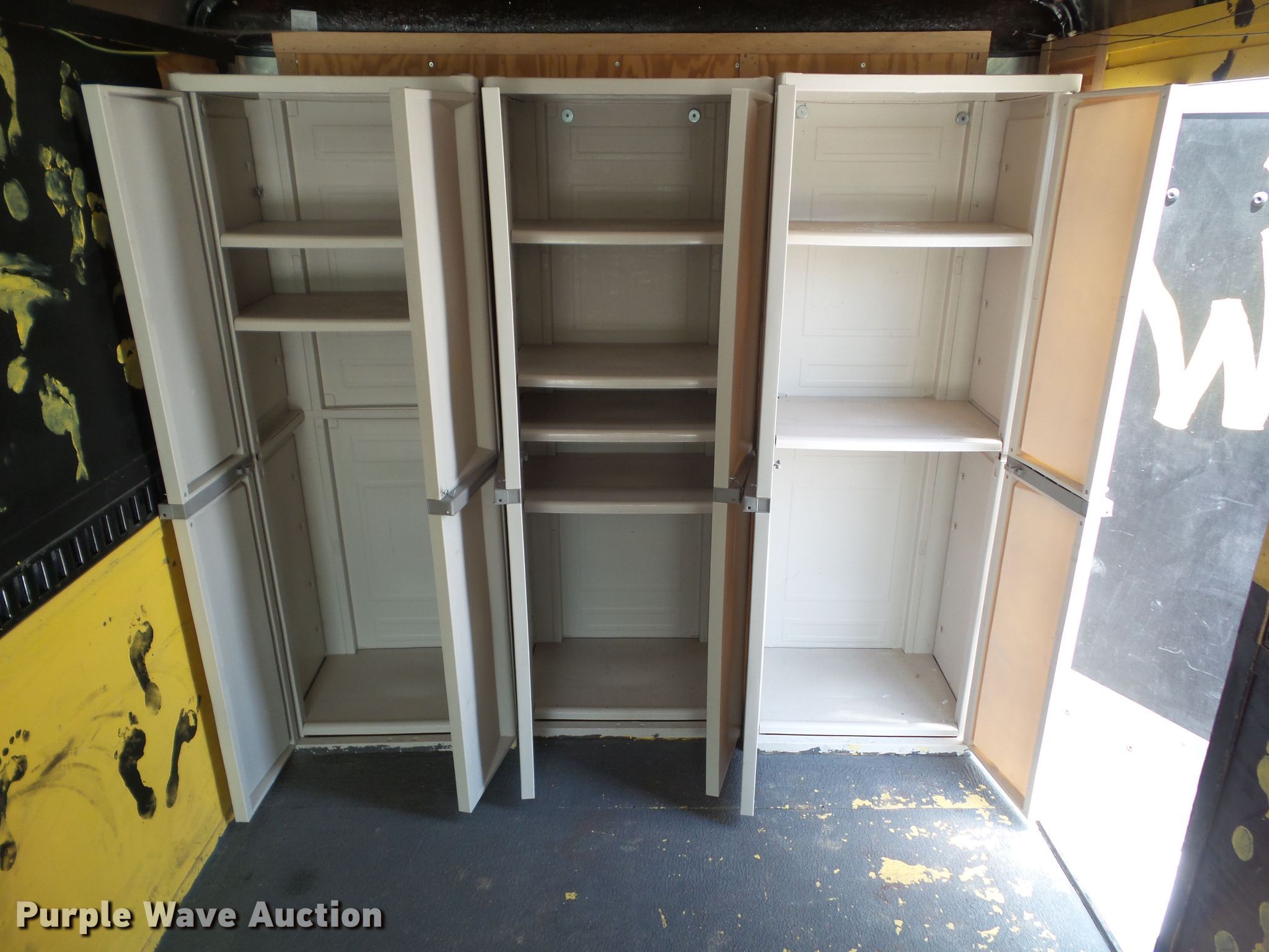 2009 Doolittle enclosed cargo trailer in Winterset, IA | Item DA7212 ...