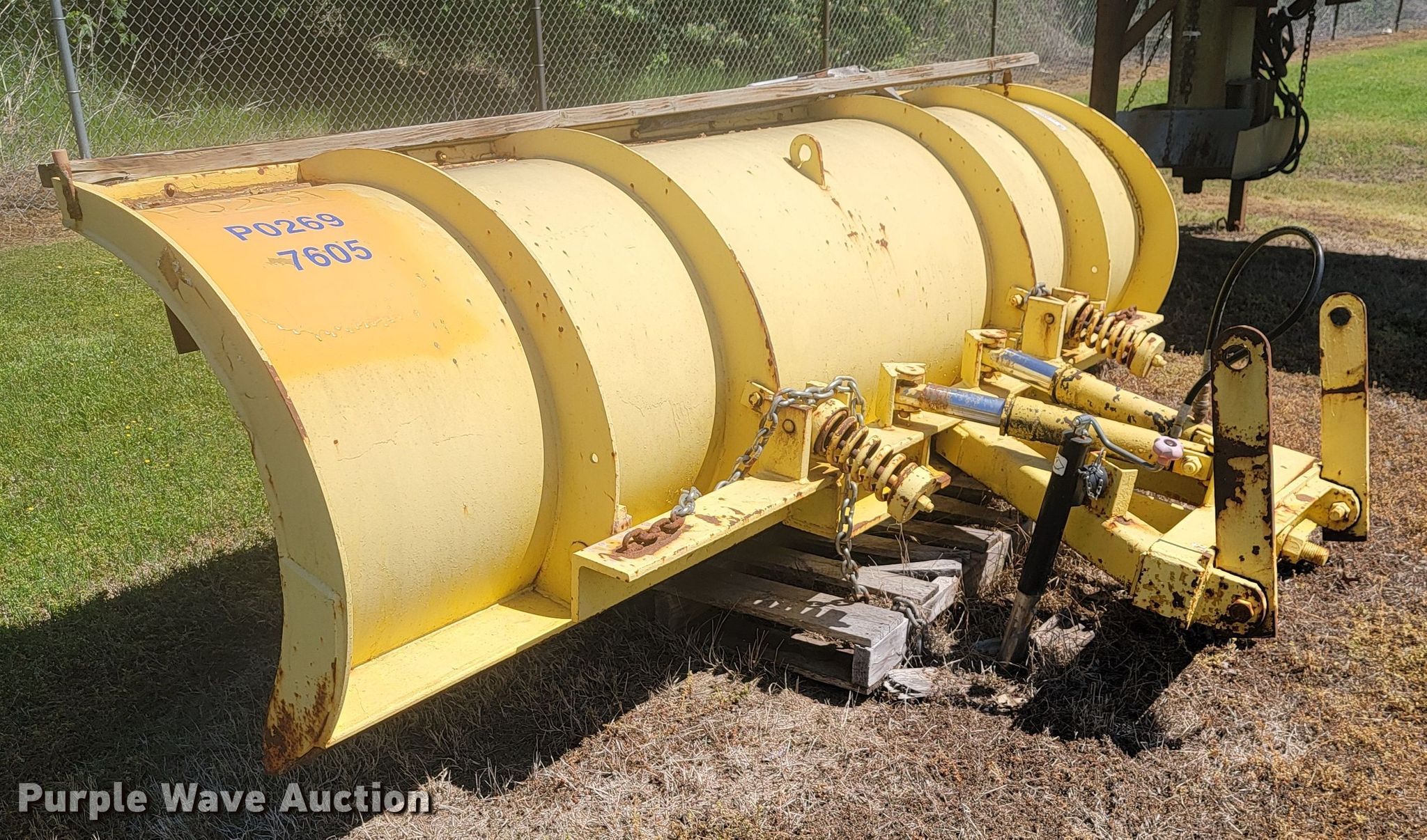 11' W snow plow in Springfield, MO | Item JL9471 sold | Purple Wave