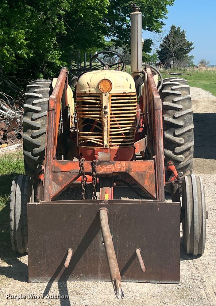 Case 401 tractor in Independence, KS | Item HL9017 sold | Purple Wave