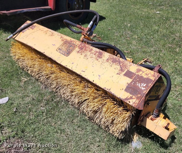 MB broom in Hays, KS | Item KC9475 sold | Purple Wave