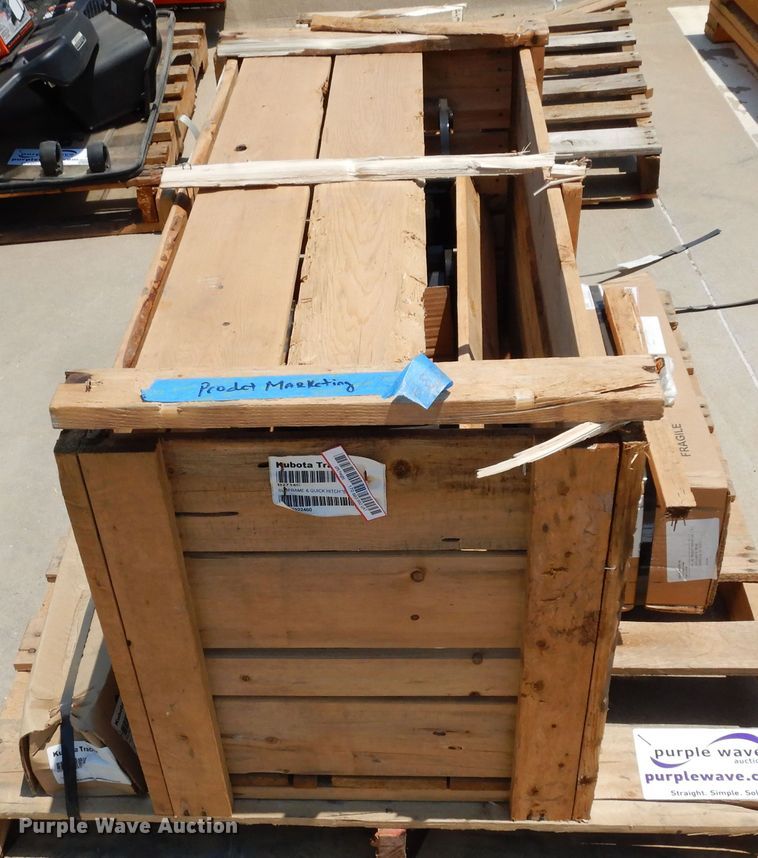 Kubota B2714C quick hitch in Grapevine, TX | Item DH8520 sold | Purple Wave