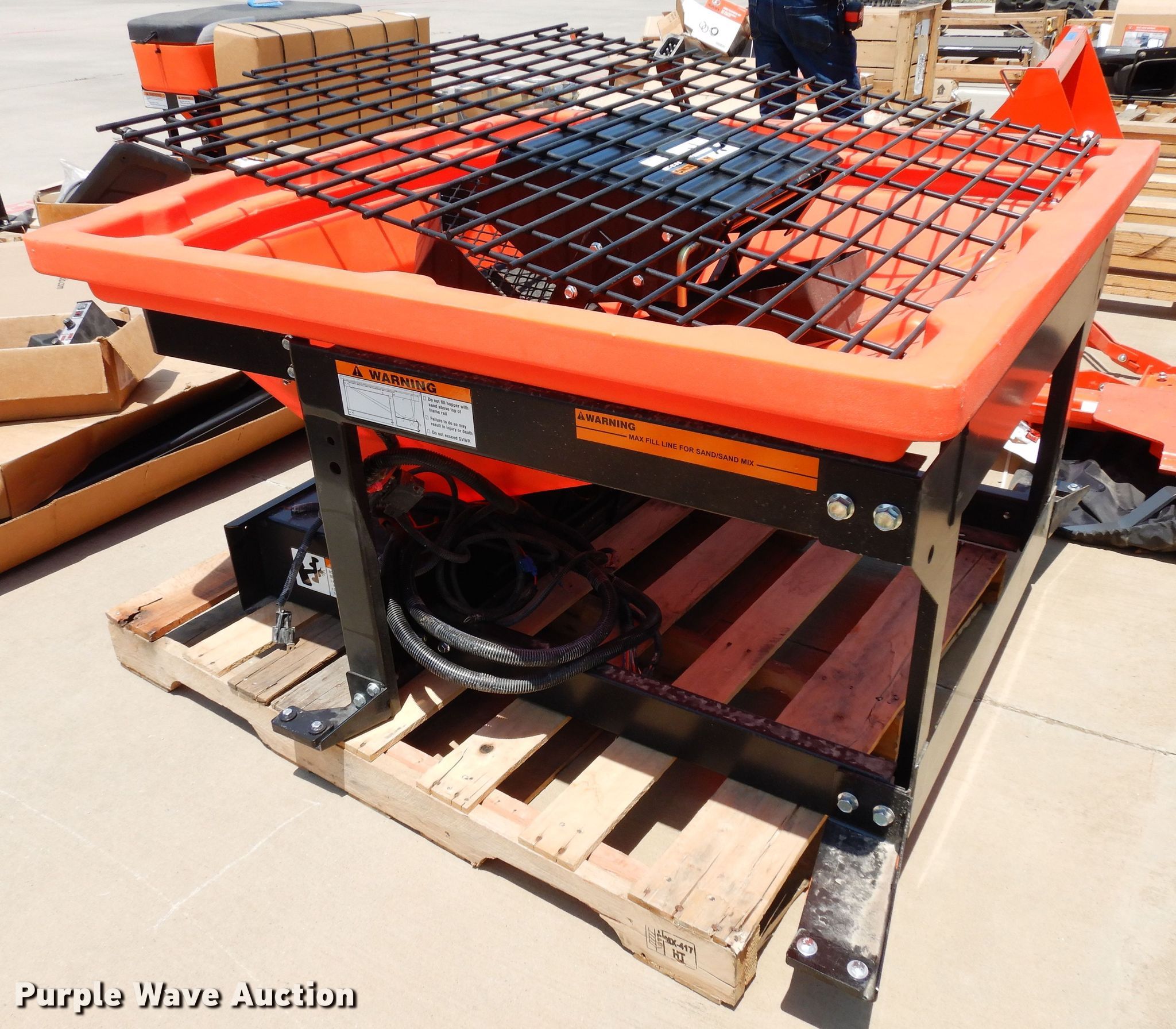 Kubota V5005 spreader in Grapevine, TX | Item DH8513 for sale | Purple Wave