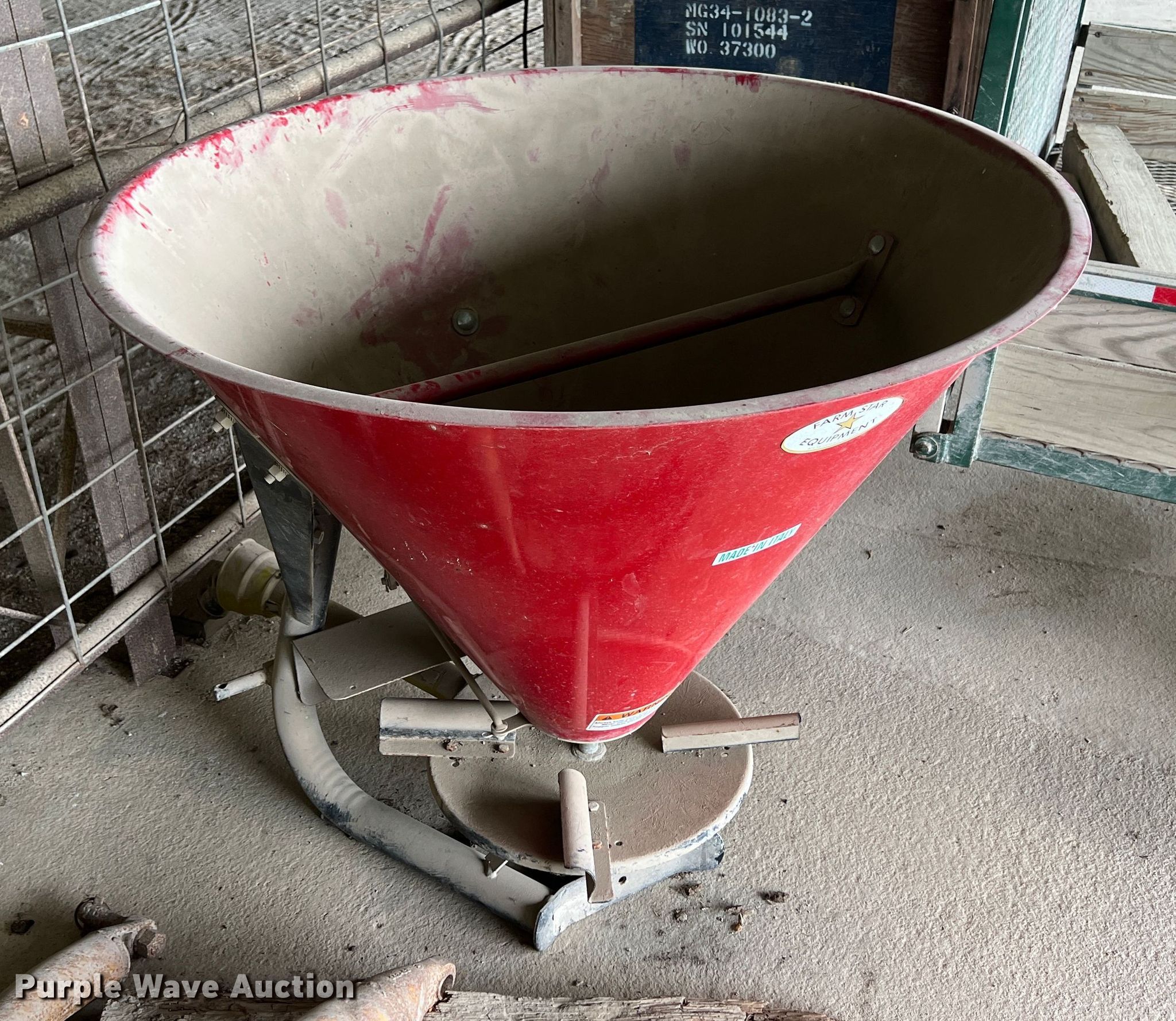 Farm Star spreader in Independence, KS | Item HL9051 sold | Purple Wave