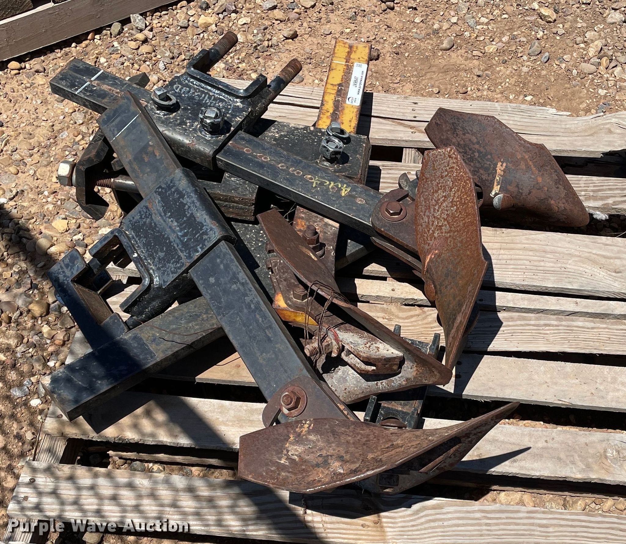 (4) Lister plow shanks in Floydada, TX | Item JX9847 sold | Purple Wave