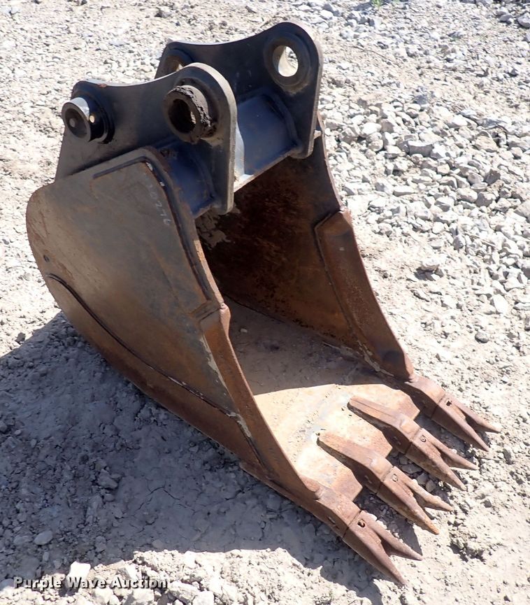 Bobcat 18"W excavator bucket in Tulsa, OK | Item LU9341 sold | Purple Wave