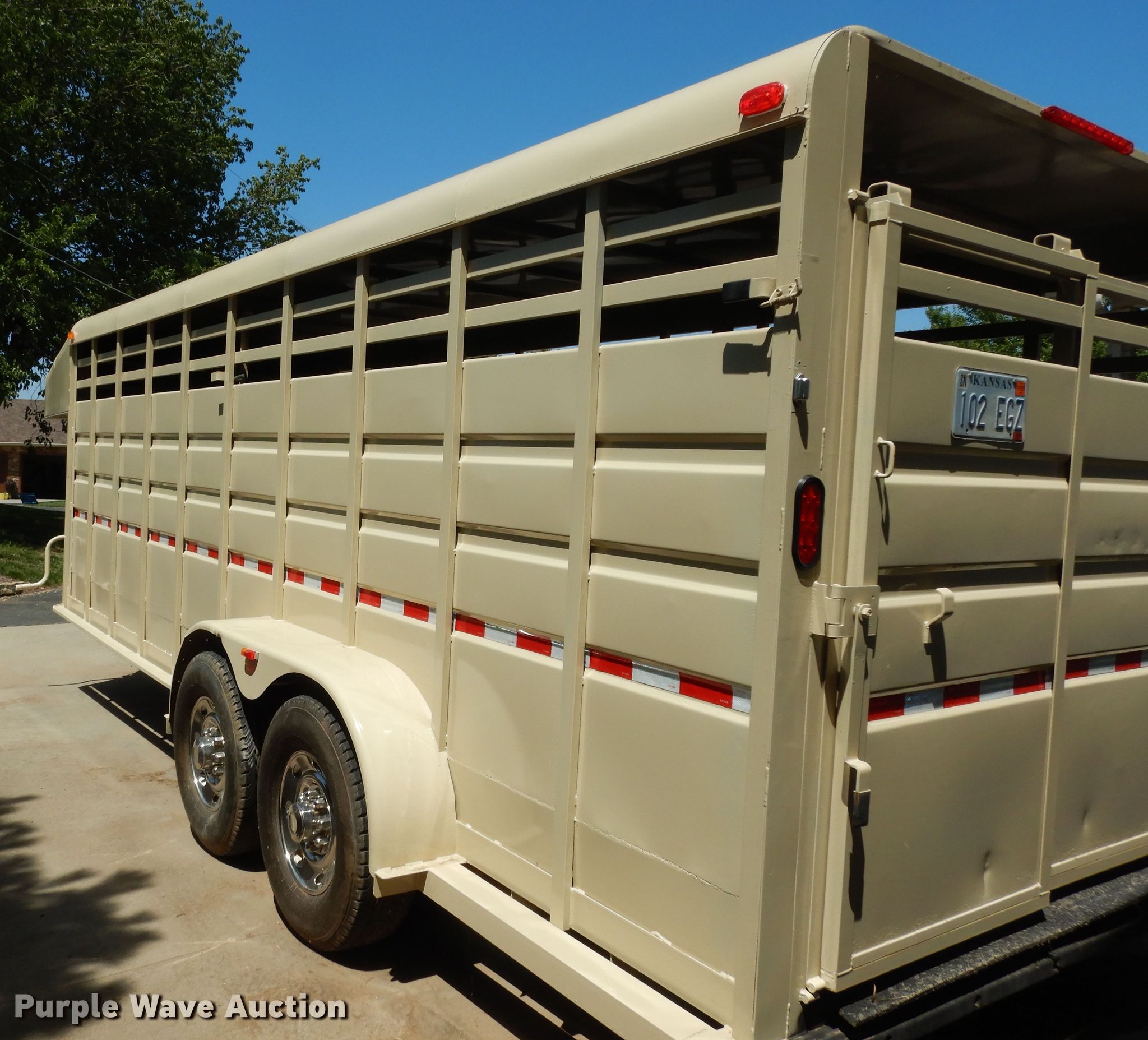 2002 Circle D livestock trailer in Tecumseh, KS | Item DN1610 sold ...