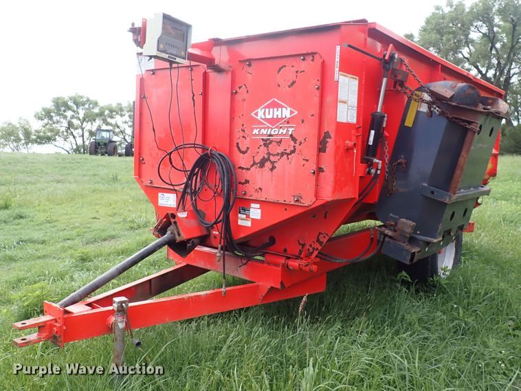 Kuhn Knight Reel Auggie 3130 feed mixer in Kingman, KS | Item DS7118 ...