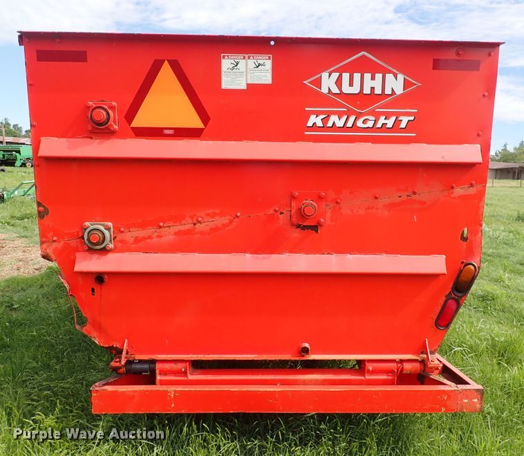 Kuhn Knight Reel Auggie 3130 feed mixer in Kingman, KS | Item DS7118 ...
