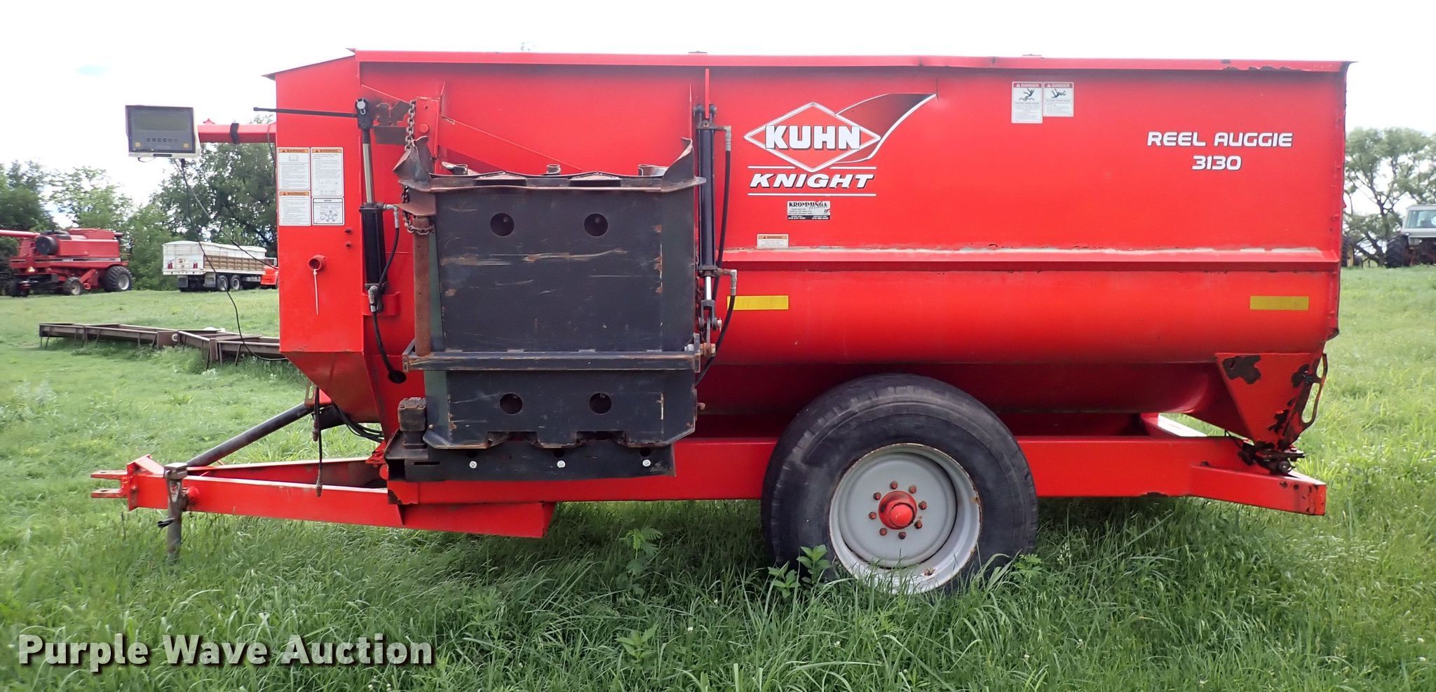Kuhn Knight Reel Auggie 3130 feed mixer in Kingman, KS | Item DS7118 ...