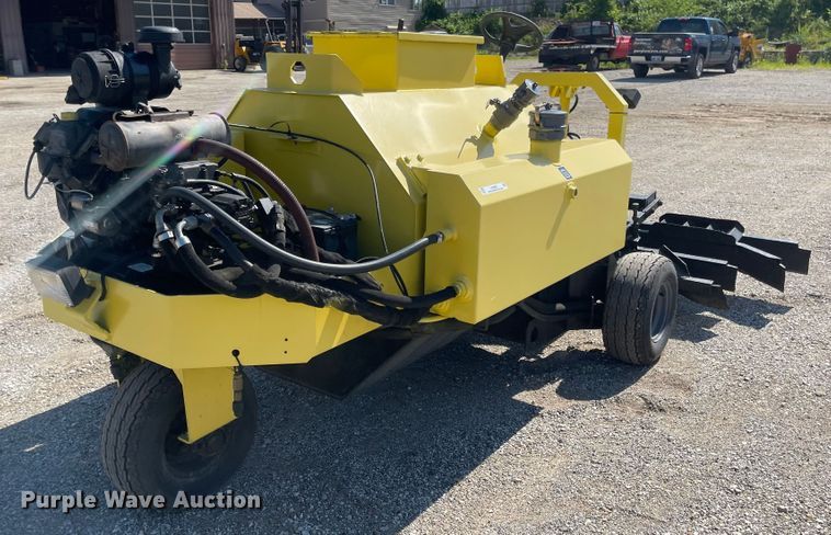 Asphalt sealant squeegee machine in Tonganoxie, KS | Item LF9060 sold ...