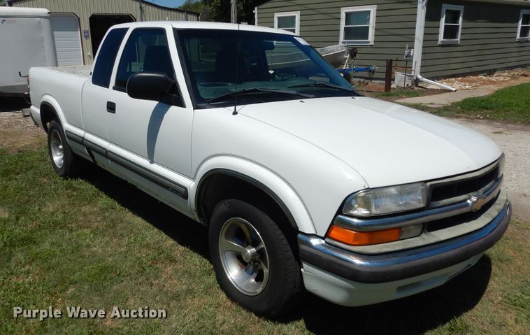 2000 Chevrolet S10 LS Ext. Cab pickup truck in Concordia, KS | Item ...