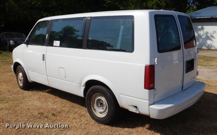 1997 Chevrolet Astro van in Murchison, TX | Item DO1417 sold | Purple Wave