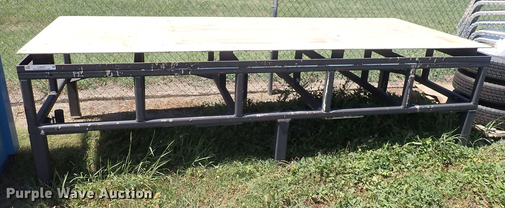 Shaker table in Hutchinson, KS | Item LU9457 sold | Purple Wave