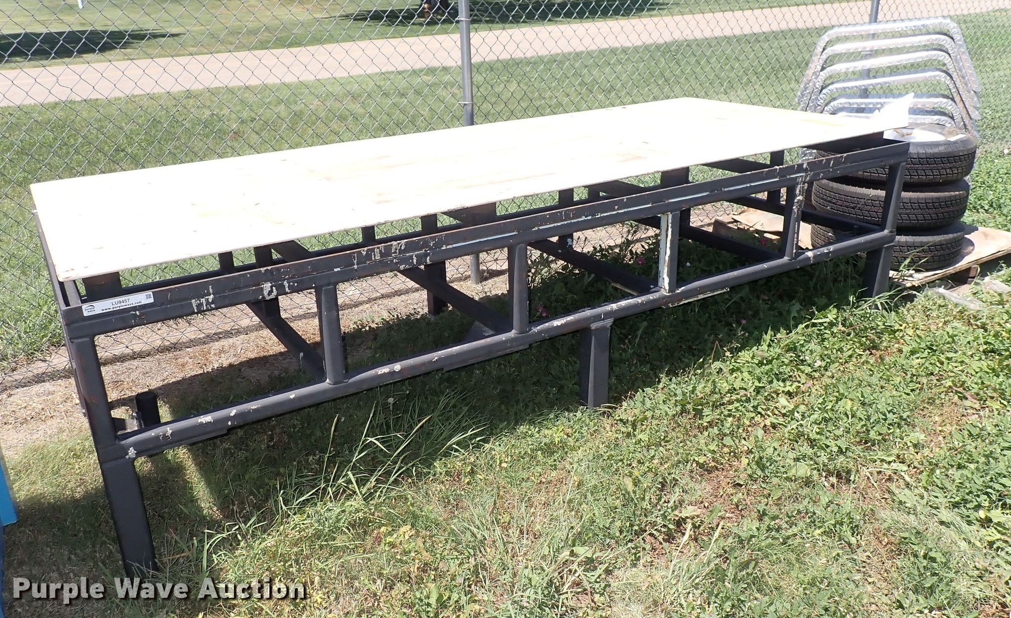 Shaker table in Hutchinson, KS | Item LU9457 sold | Purple Wave
