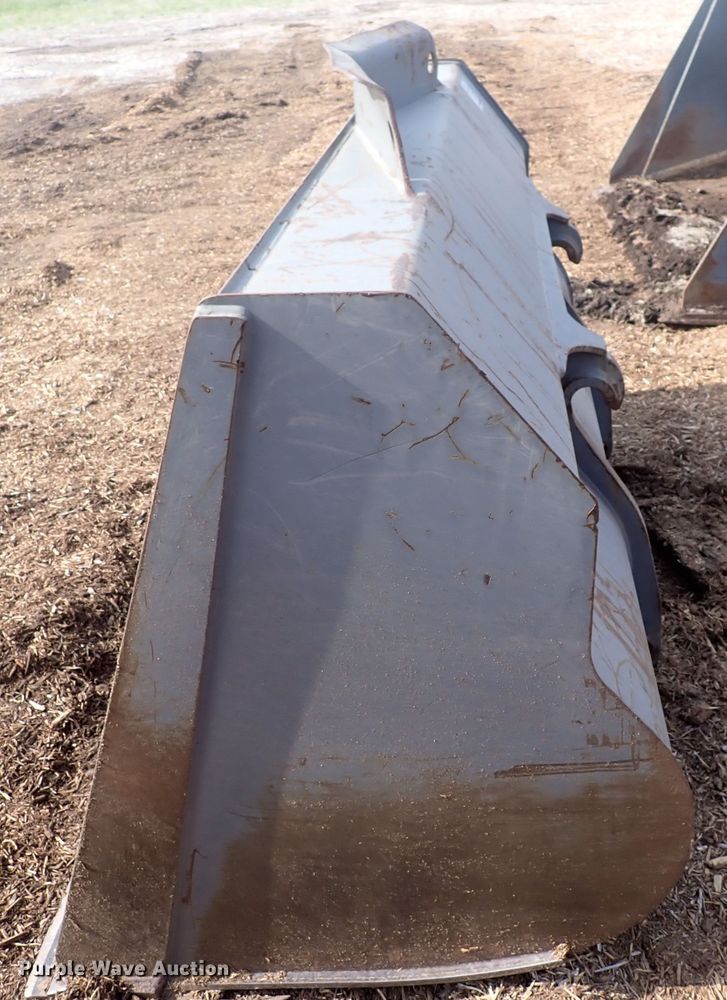 Loader bucket in Goddard, KS | Item DN0477 sold | Purple Wave