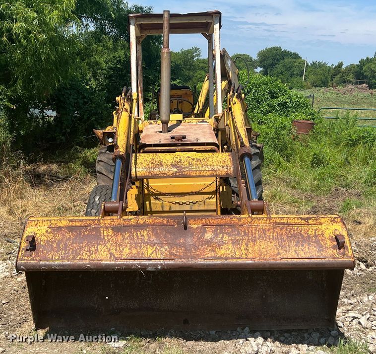International 260A backhoe in Mound Valley, KS | Item HL9242 sold ...