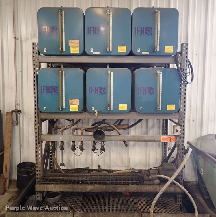 Bulk oil storage system in Hutchinson, KS | Item LD9574 sold | Purple Wave