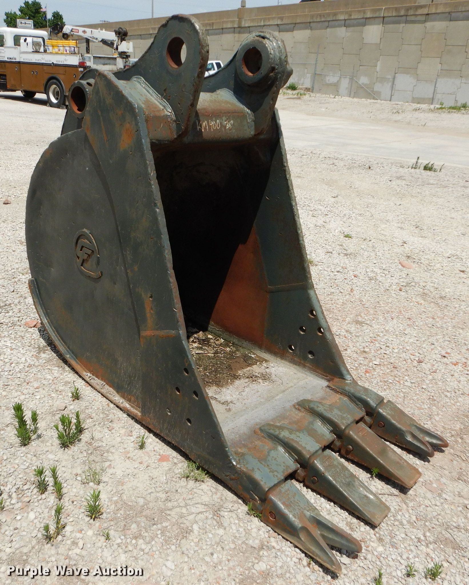 CF 36"W excavator bucket in Kansas City, KS | Item JX9144 sold | Purple ...