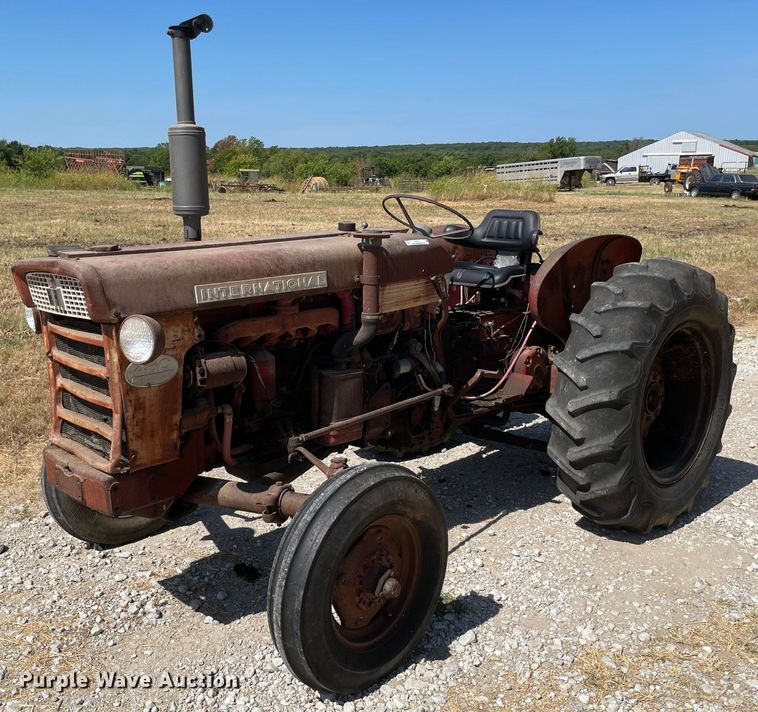 International 460 tractor in Stratford, OK | Item KJ9721 sold | Purple Wave