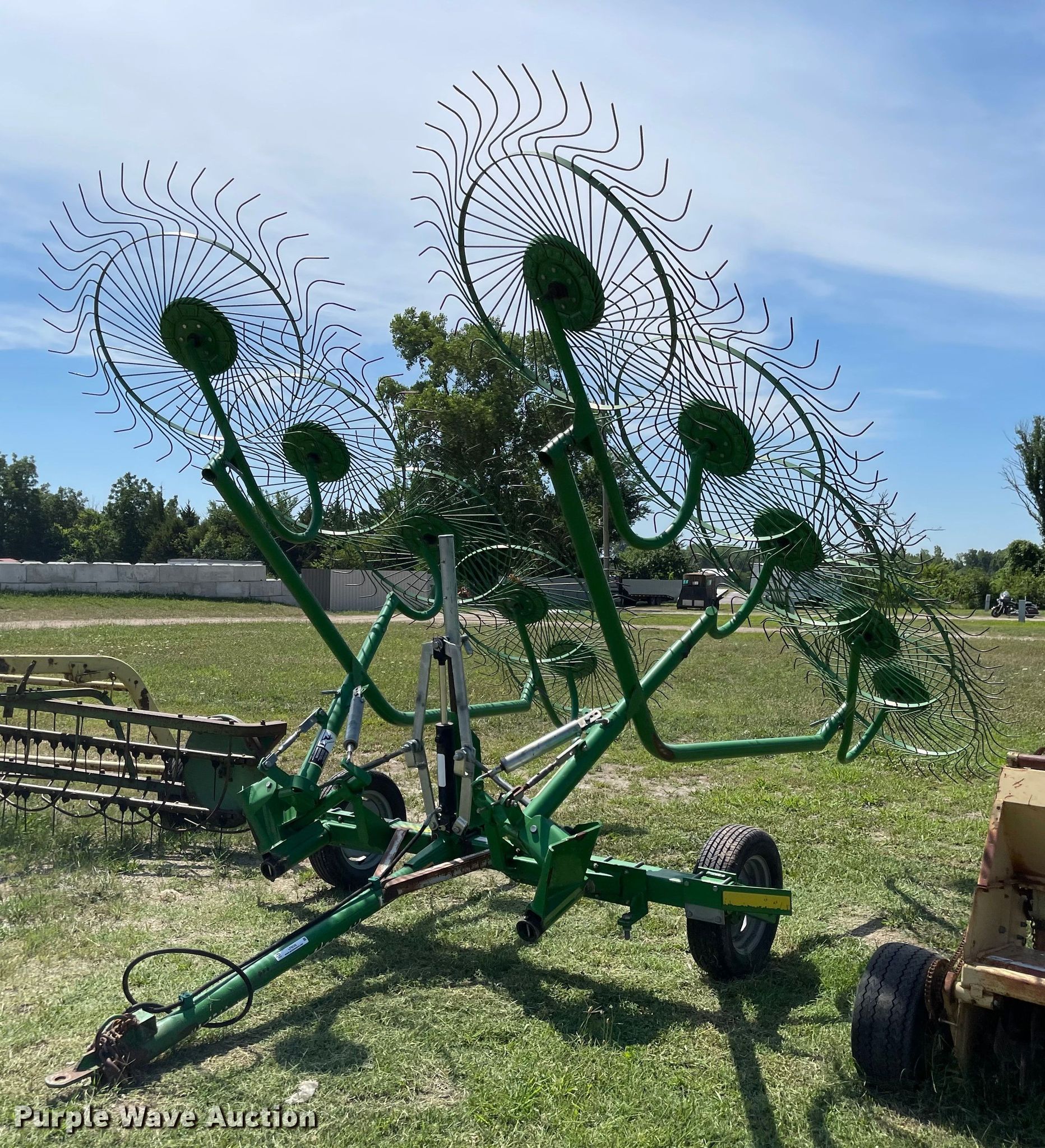 Frontier hay rake in Gas, KS | Item LF9238 sold | Purple Wave