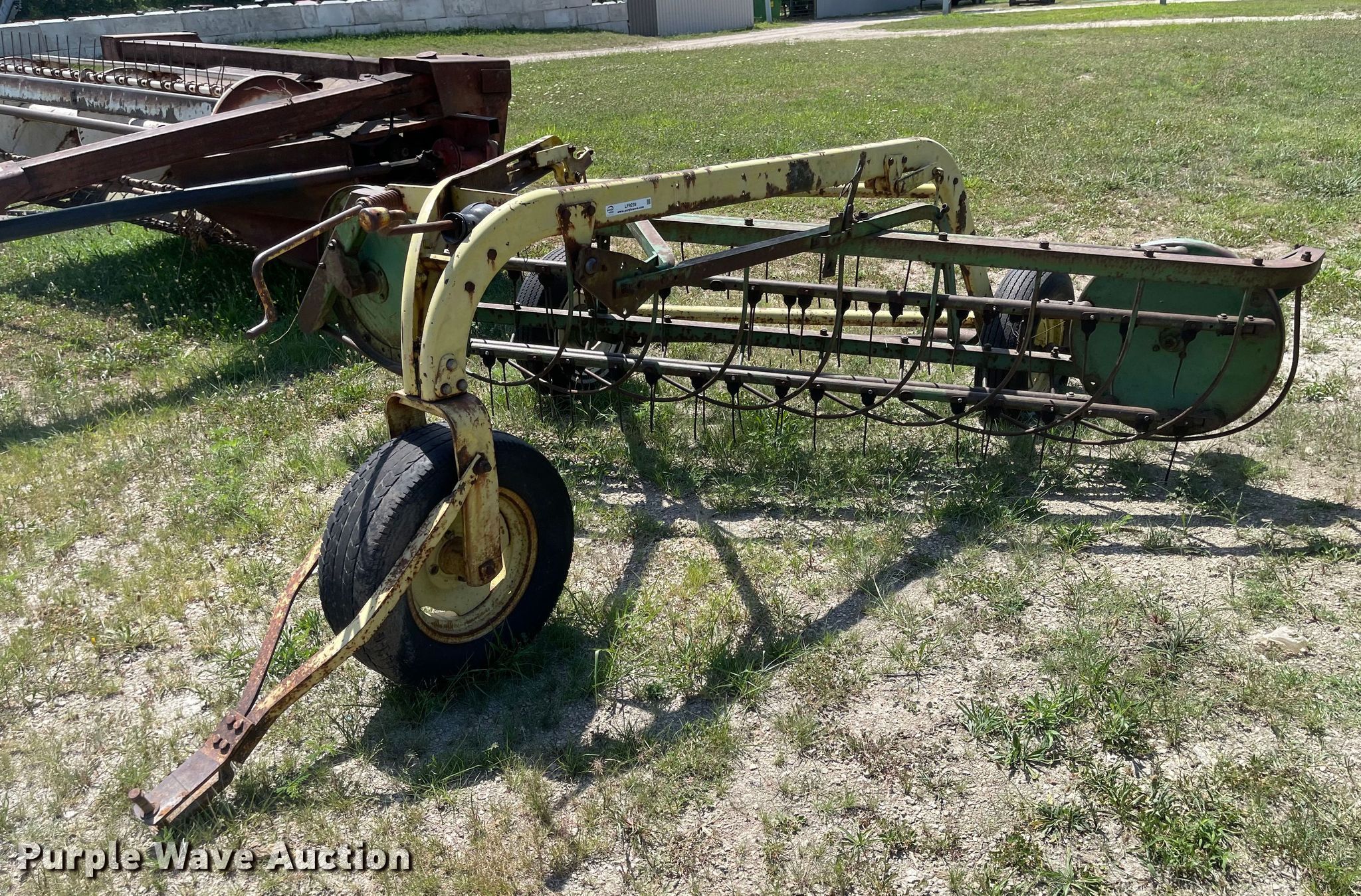 John Deere 640 hay rake in Gas, KS | Item LF9239 sold | Purple Wave