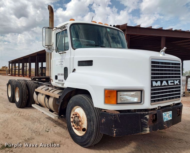 1996 Mack CH600 semi truck in Edmond, OK | Item LU9237 sold | Purple Wave