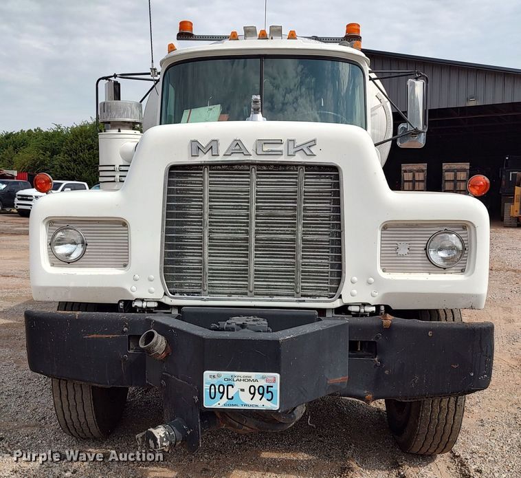 1988 Mack R688ST oil distributor truck in Goldsby, OK | Item JR9447 ...