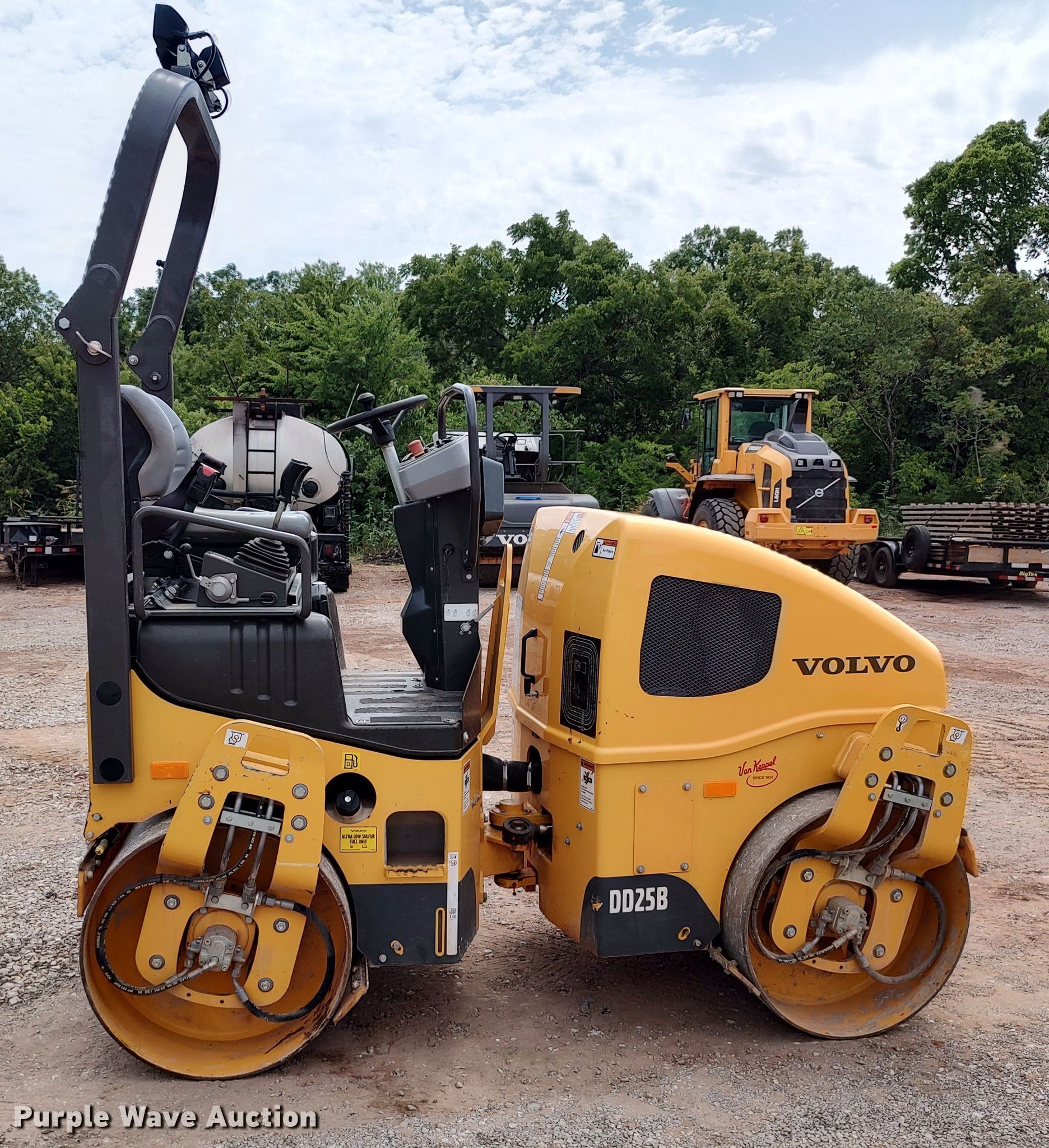 2019 Volvo DD25B double drum vibratory roller in Goldsby, OK | Item ...