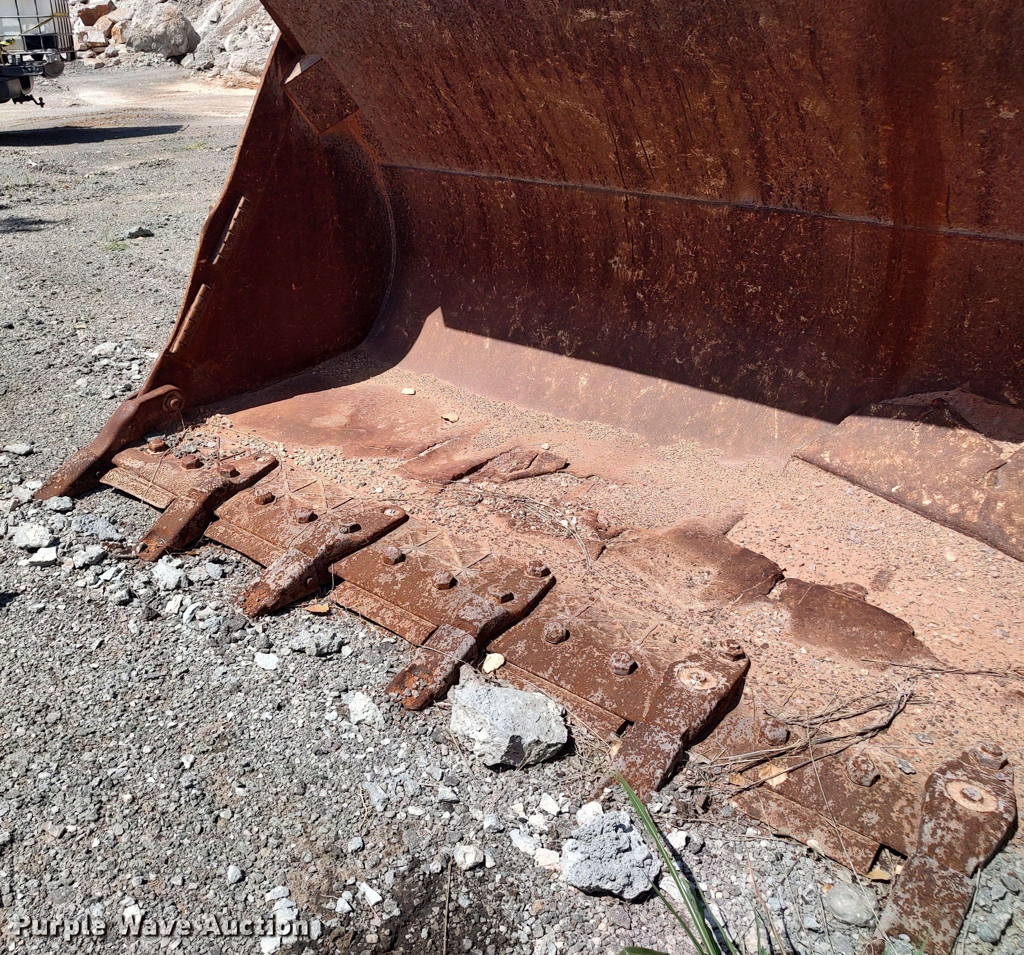 (2) loader buckets in Edmond, OK | Item LU9246 sold | Purple Wave