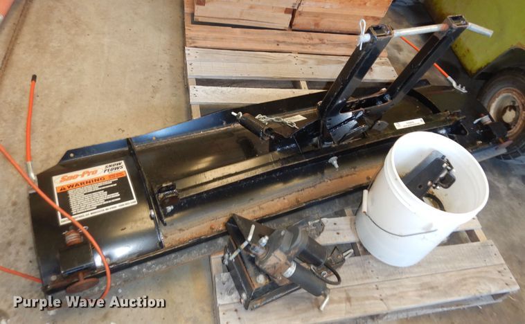 Sno-Pro 6'W snow plow in Junction City, KS | Item KS9836 sold | Purple Wave