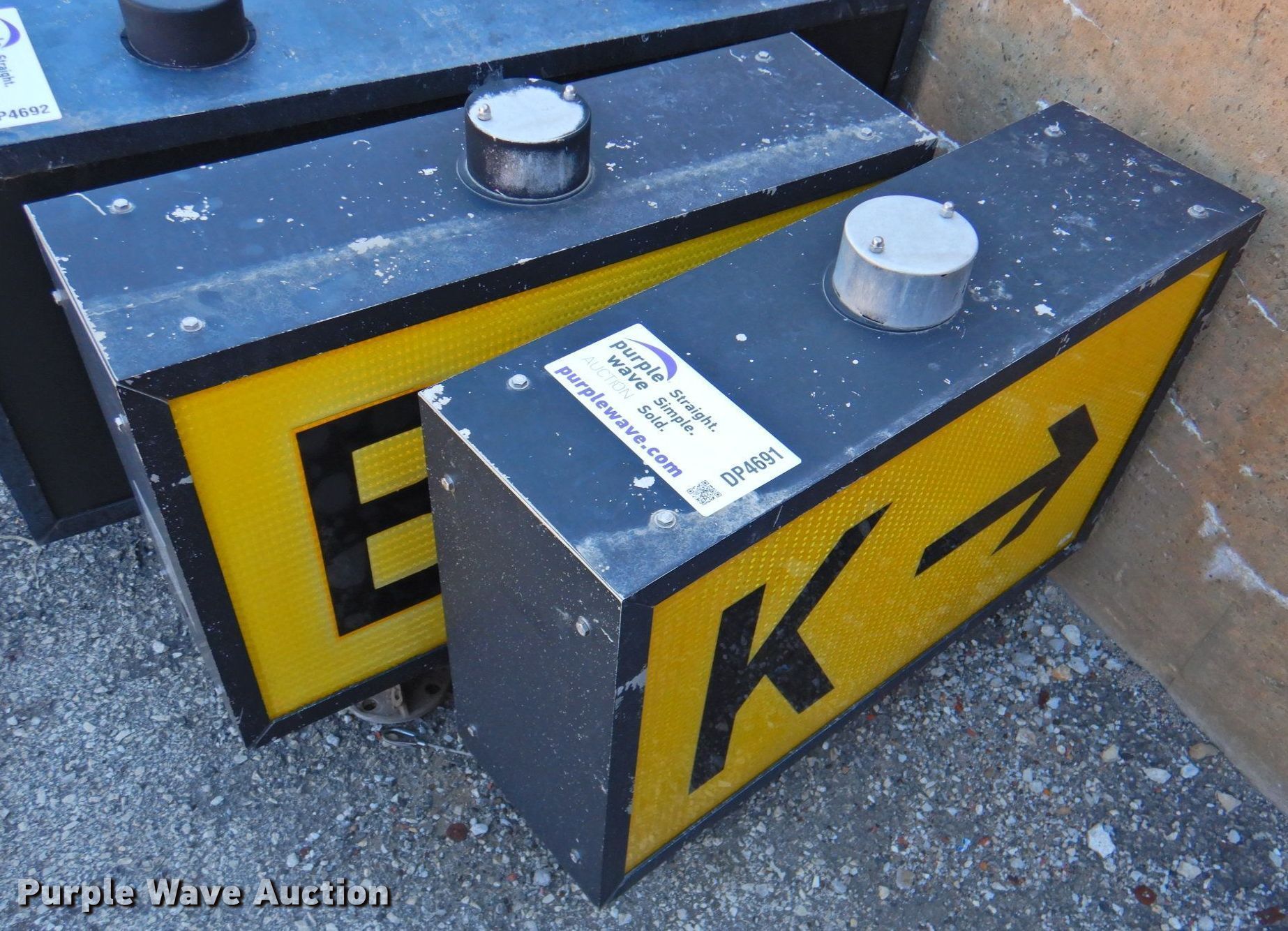 (2) ADB Safegate runway signs in Gardner, KS | Item DP4691 sold ...