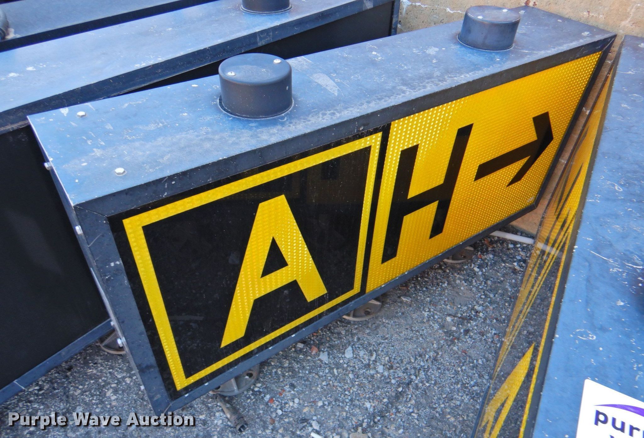 (2) ADB Safegate runway signs in Gardner, KS | Item DP4692 sold ...