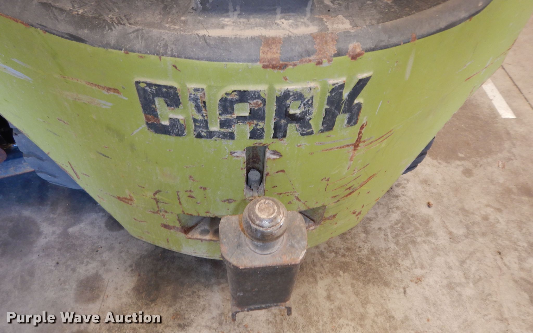 Clark C500-Y30 forklift in Junction City, KS | Item KS9837 sold ...