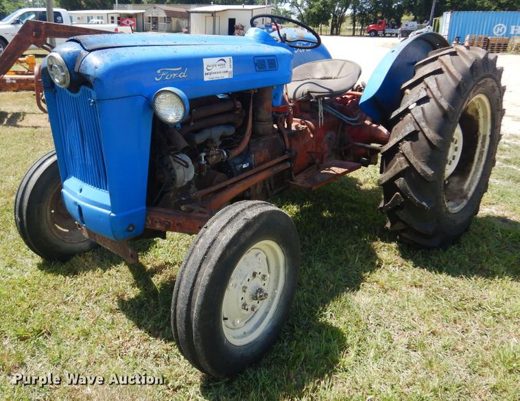 Ford 800 tractor in Madison, KS | Item DB7986 sold | Purple Wave