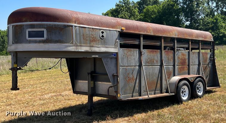 1996 Pony livestock trailer in Joplin, MO | Item JX9350 sold | Purple Wave
