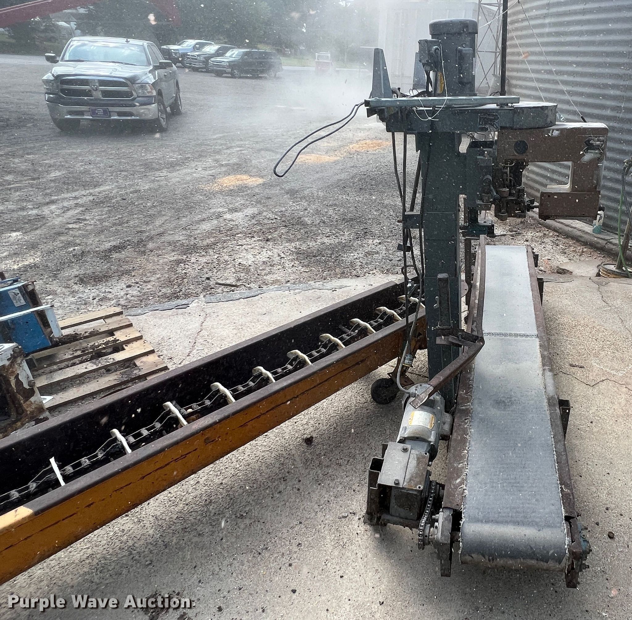 Newlong DS-8A bag sewing machine in Caney, KS | Item JX9379 sold ...