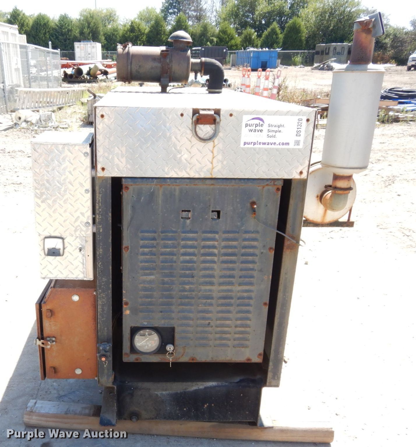International generator in Topeka, KS | Item DS1320 sold | Purple Wave