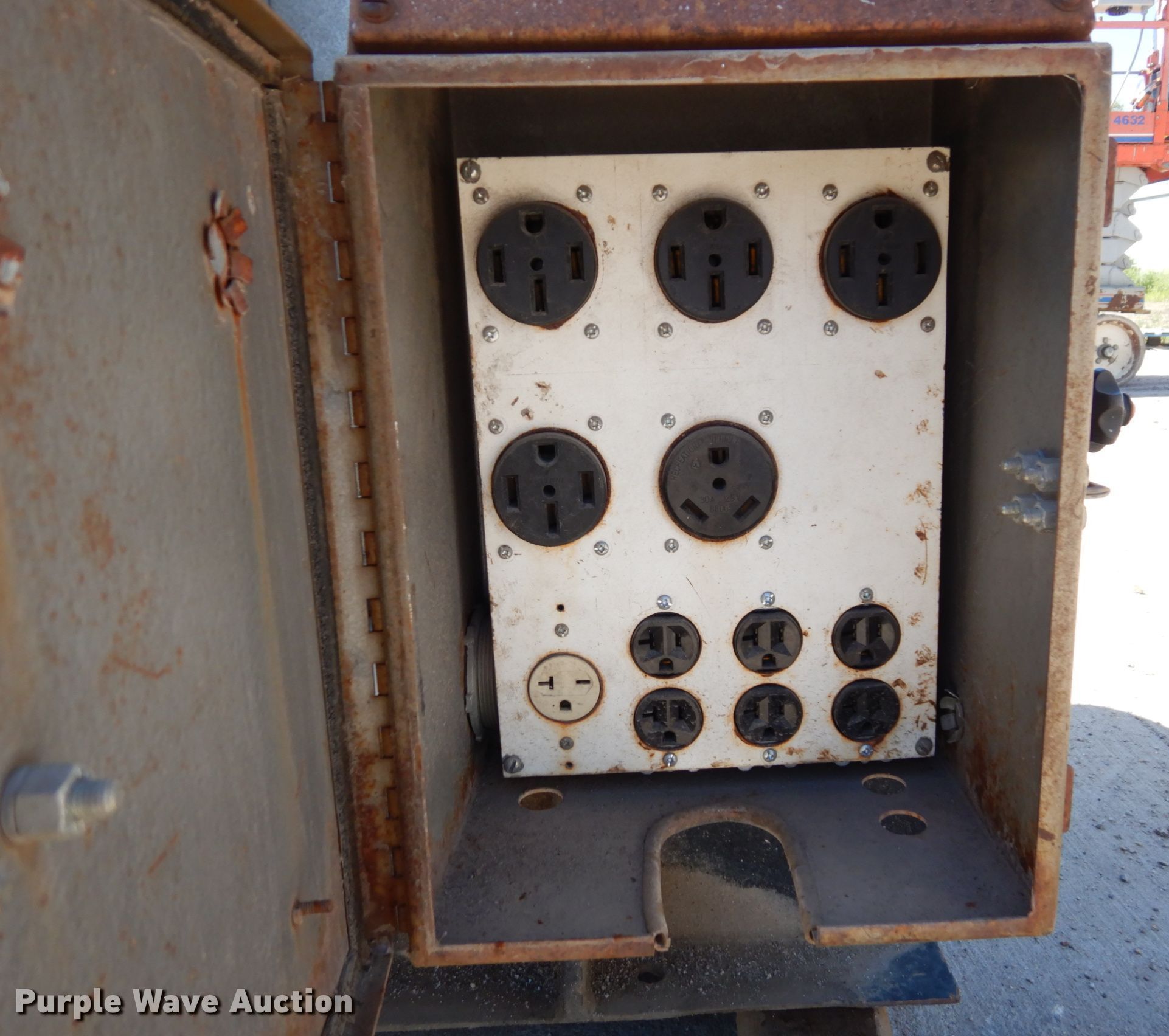 International generator in Topeka, KS | Item DS1320 sold | Purple Wave