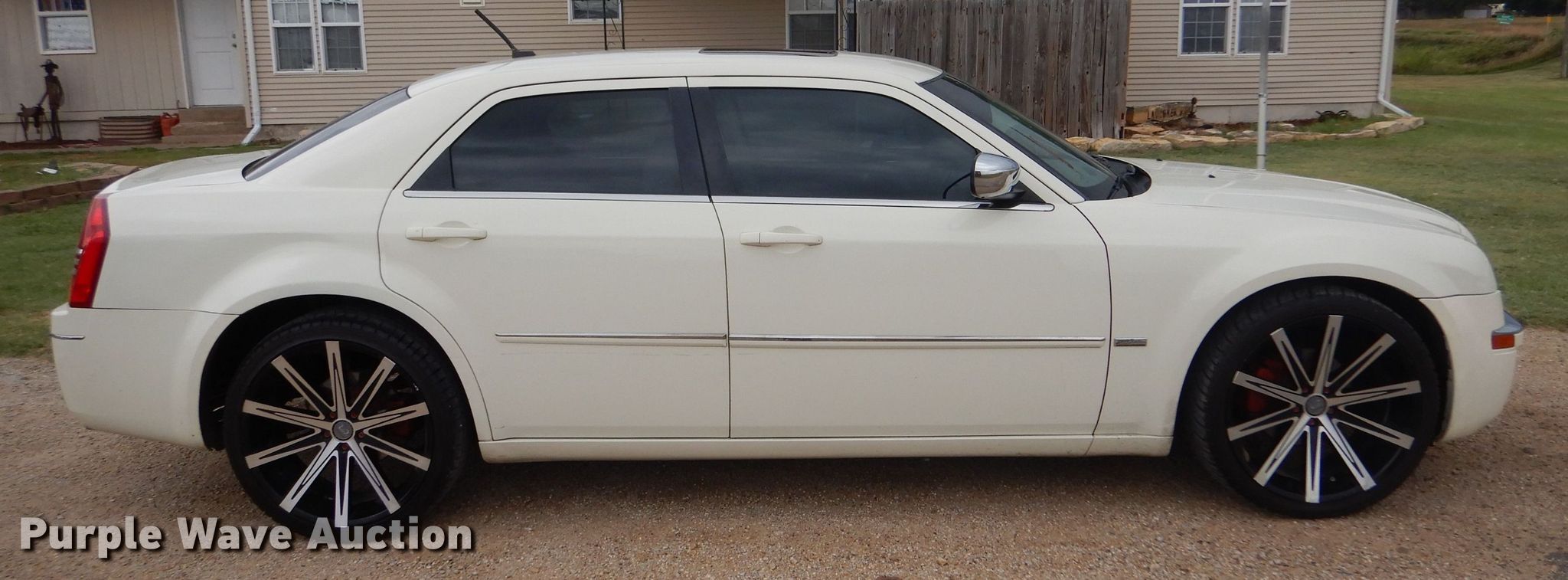 2008 Chrysler 300 in Russell, KS | Item LB9853 sold | Purple Wave