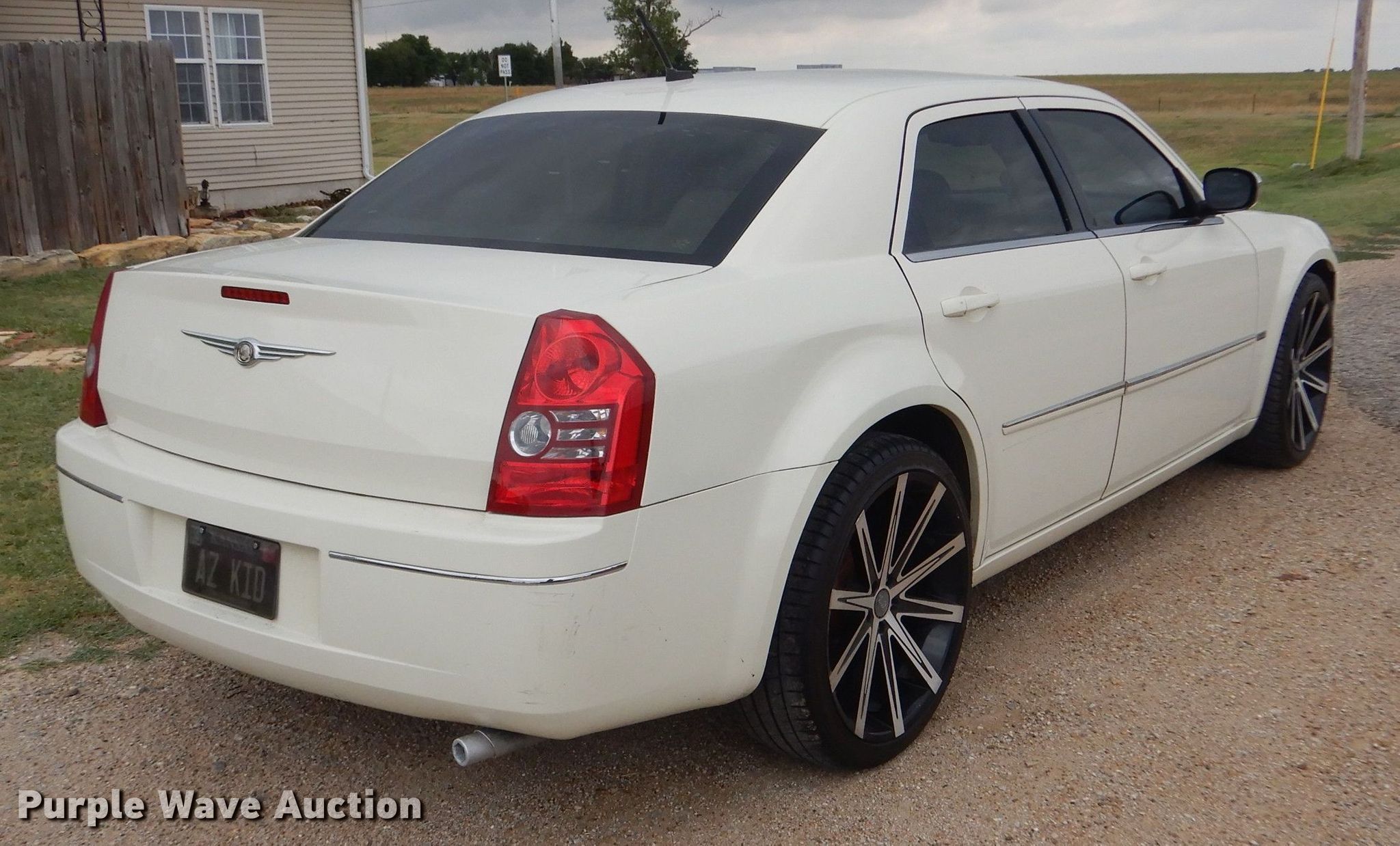 2008 Chrysler 300 in Russell, KS | Item LB9853 sold | Purple Wave