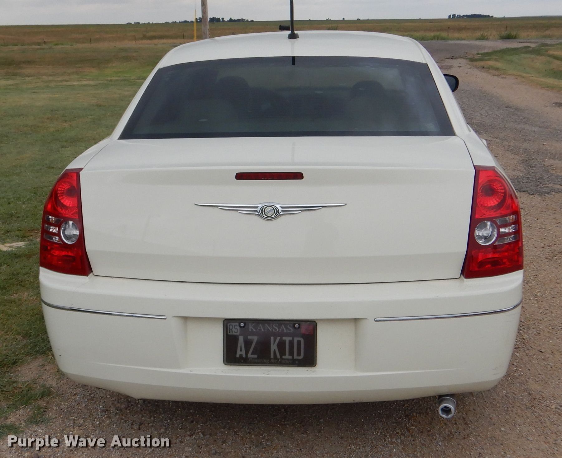 2008 Chrysler 300 in Russell, KS | Item LB9853 sold | Purple Wave