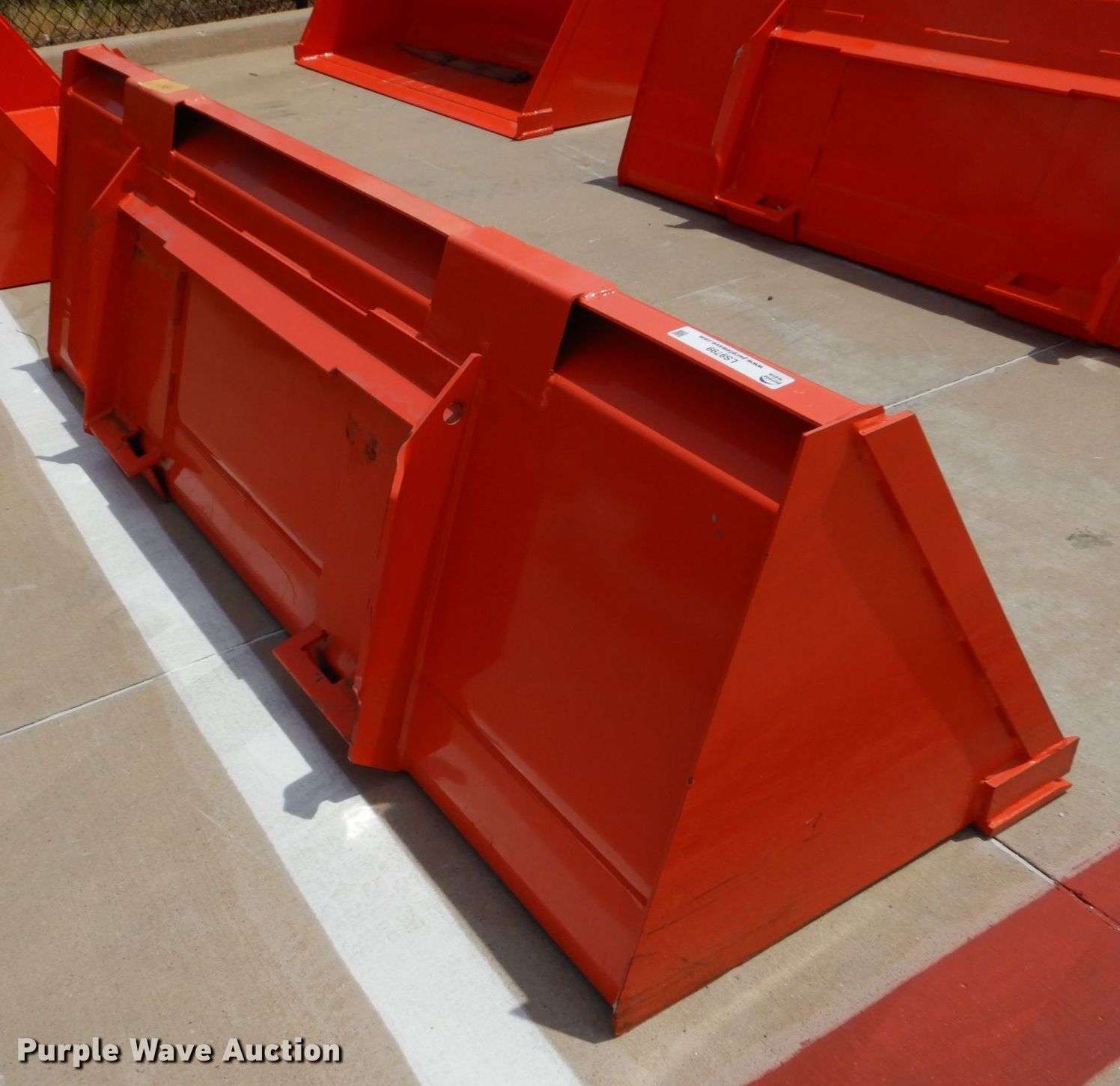 Kubota 84"W bucket in Grapevine, TX | Item LS9799 sold | Purple Wave