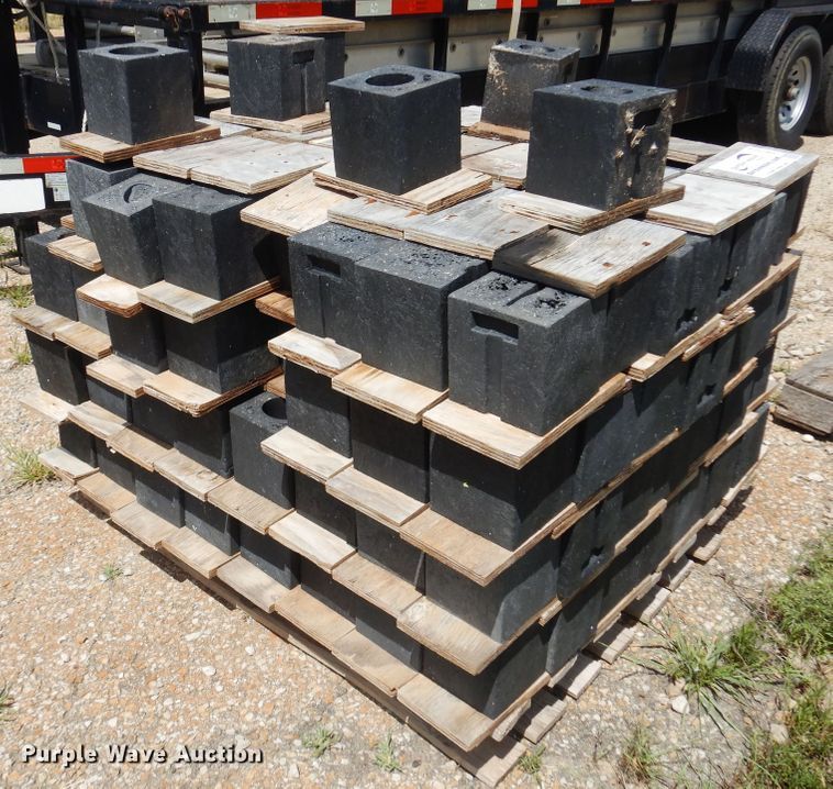 Approximately 2,00 blocks of composite dunnage in Burlington, KS | Item ...