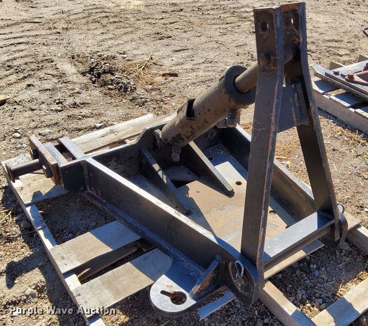 Front lift group in Ellinwood, KS | Item DR0957 sold | Purple Wave